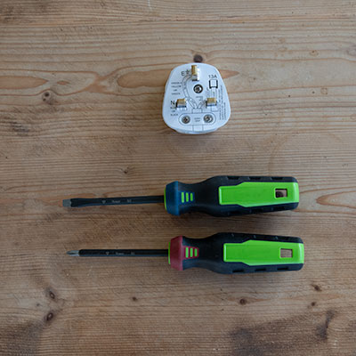 CPS Homes How to Guides - Change a plug